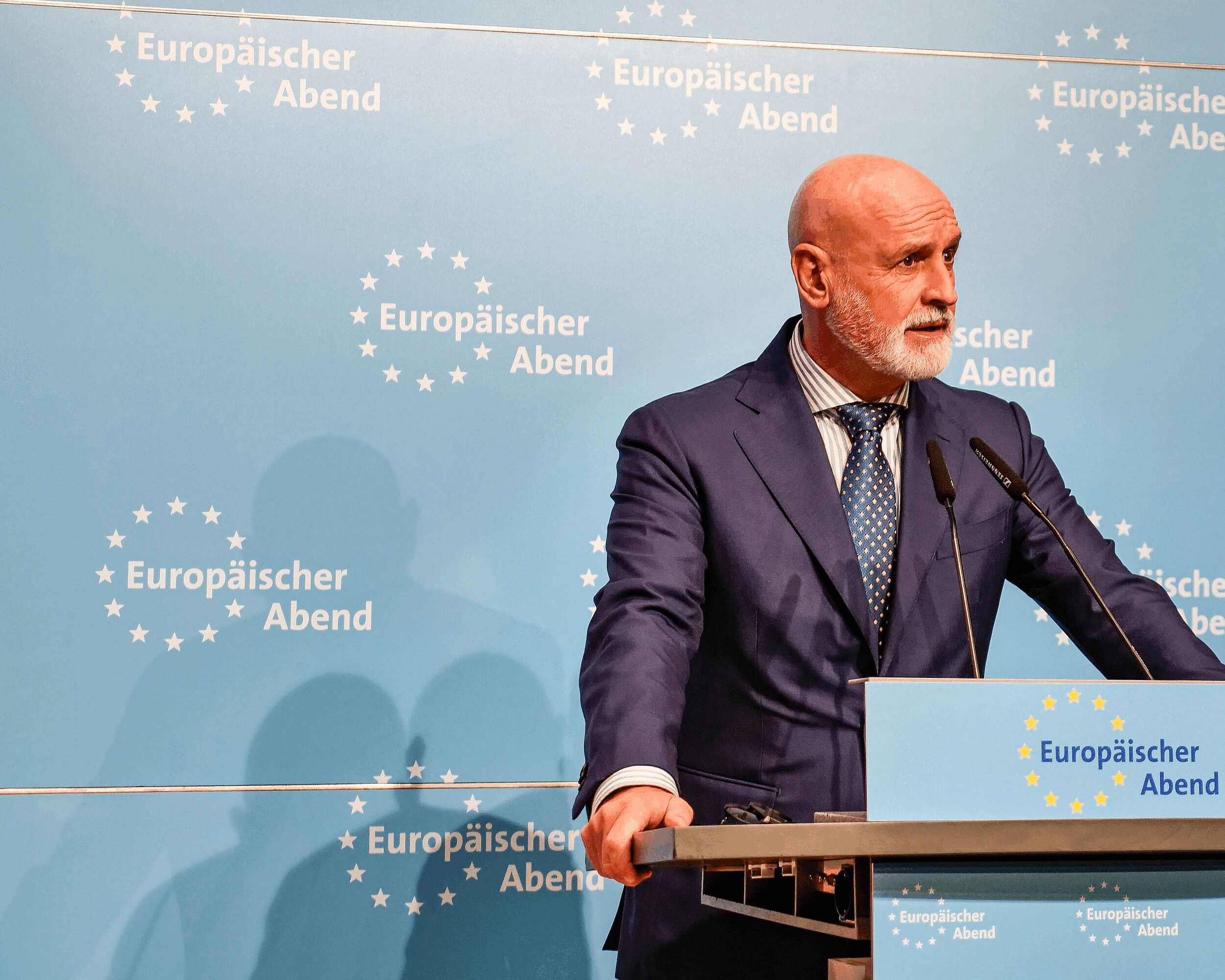 Europäischer Abend: „Verteidigungsbereitschaft nicht nur militärisch ...